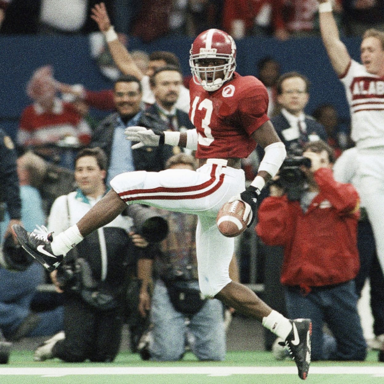 George Teague "The Play" Autographed 8x10 Photo | MILLIONS